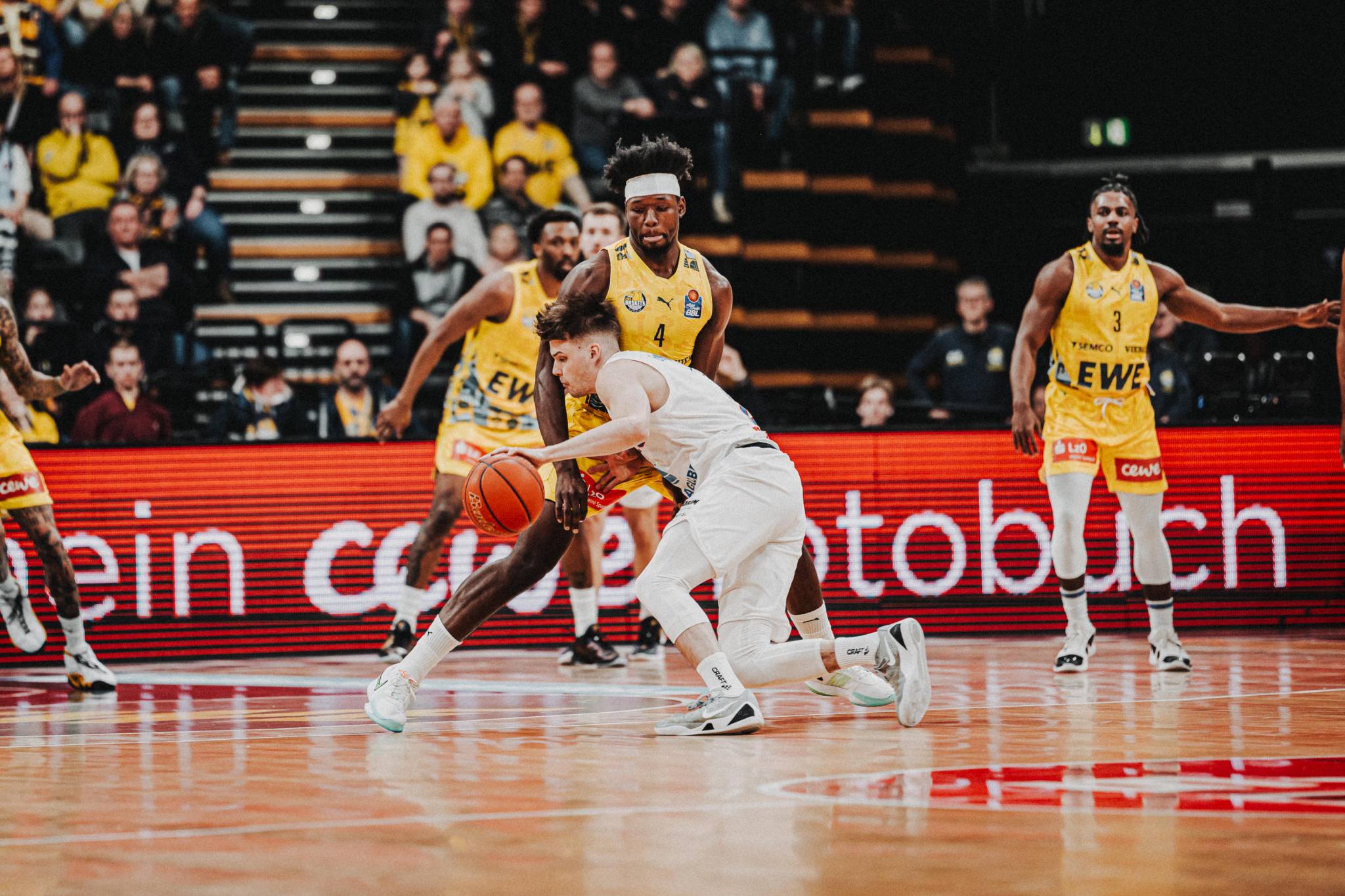 „Wir teilen den Ball mehr und haben Spaß“ – Brian Fobbs über den ...